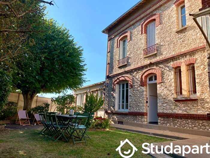 Appartement à louer - Pastières, Chartres - 1 pièce - 1 chambre