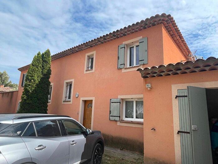 Maison 4 pièces à louer à Puyloubier