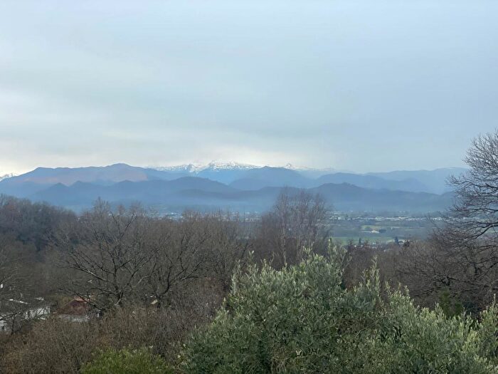 Maison à vendre - Oloron-Sainte-Marie - 5 pièces - 4 chambres