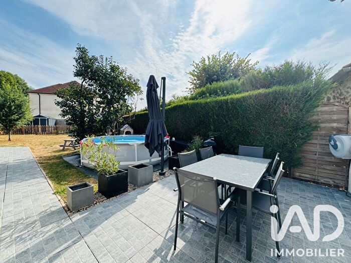 Le Mesnil-Saint-Denis : Maison 4 pièces à vendre
