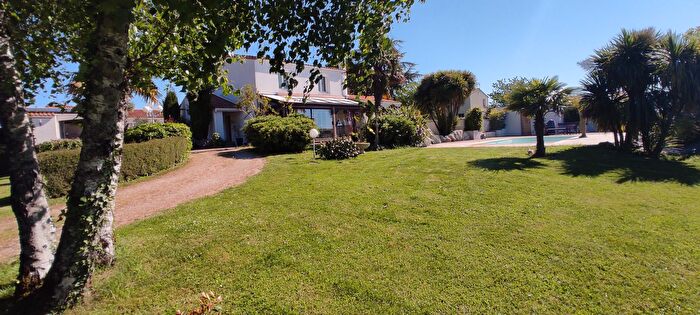 Maison à vendre - Saintes - 6 pièces - 5 chambres