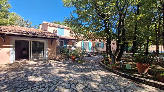 Maison à vendre - Rochefort-du-Gard - 6 pièces - 5 chambres