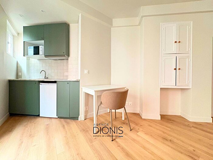 Appartement à louer - Faubourg du Temple-Hôpital Saint Louis, Paris ème arrondissement - 1 pièce