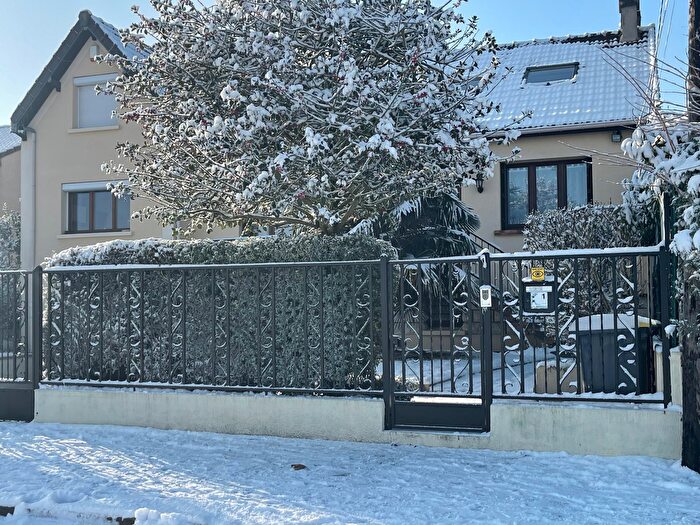 Maison à vendre - Chelles, Gambetta, Tournelles, Château Gaillard - 9 pièces - 6 chambres