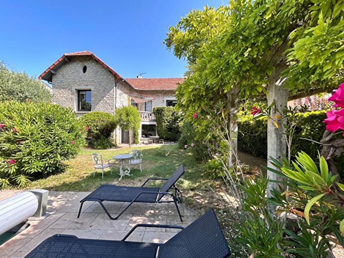 Vaison-la-Romaine : Maison 7 pièces à vendre