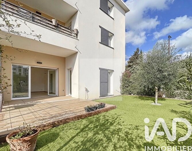 Appartement à vendre - Cuges-les-Pins - 3 pièces - 2 chambres