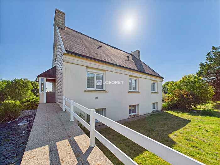 Maison à vendre - Plonéour-Lanvern - 5 pièces - 4 chambres