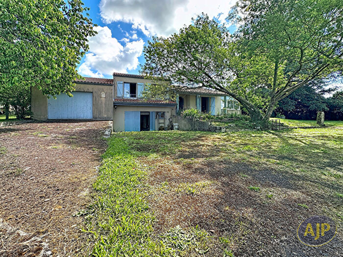 Fléac-sur-Seugne : Maison 4 pièces à vendre