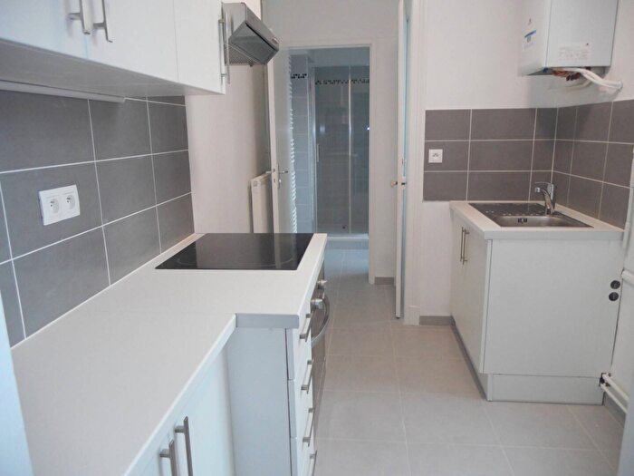 Appartement à louer - Cernay Jamin-Jean Jaurès-Epinettes, Reims - 3 pièces - 2 chambres