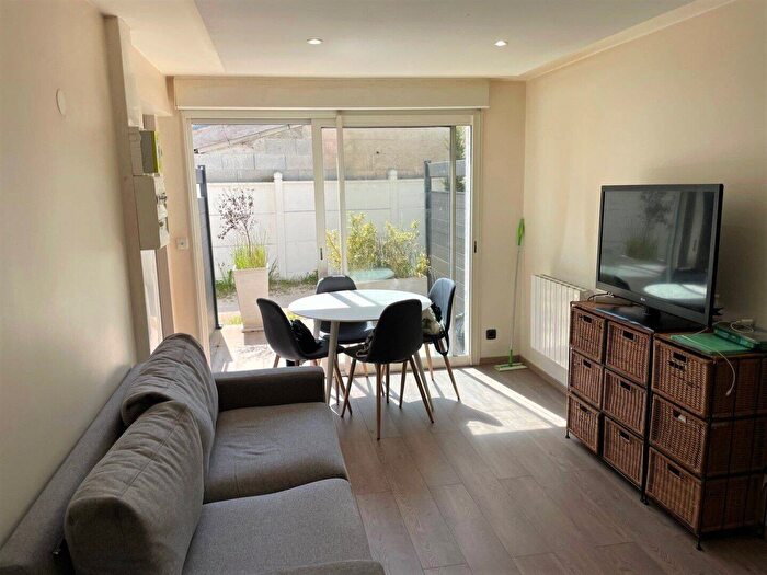 Appartement à louer - Le-Perollier, Écully - 1 pièce