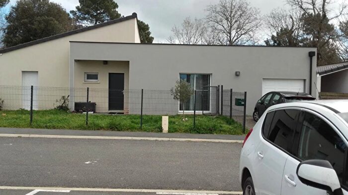 Maisons à vendre et appartements à louer - 1