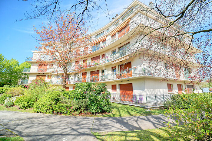 Le Plessis-Robinson, Cité Basse : Appartement 4 pièces à vendre