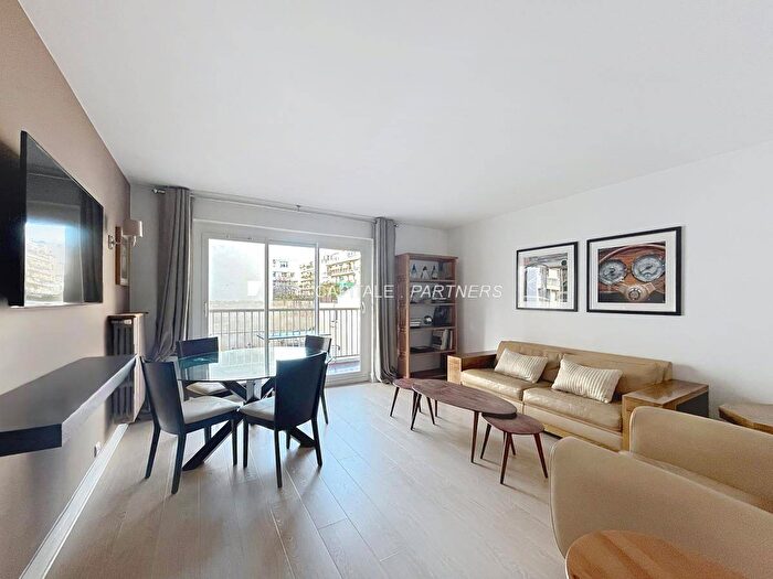 Appartement à louer - Dupleix-Motte Picquet, Paris ème arrondissement - 3 pièces - 2 chambres