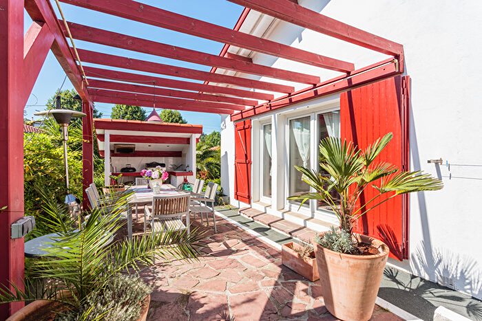 Maison à vendre - Urrugne - 6 pièces - 4 chambres