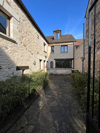 Maison à louer - Theuville - 7 pièces - 3 chambres