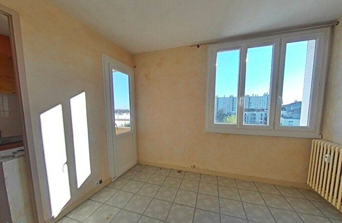Pasteur Margnolles, Caluire-et-Cuire : Appartement 2 pièces à louer