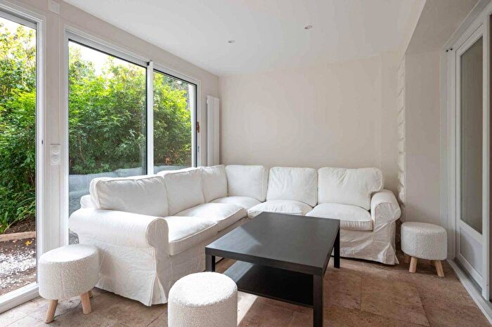 Appartement à louer - Epinettes, Issy-les-Moulineaux - 1 pièce - 11 chambres