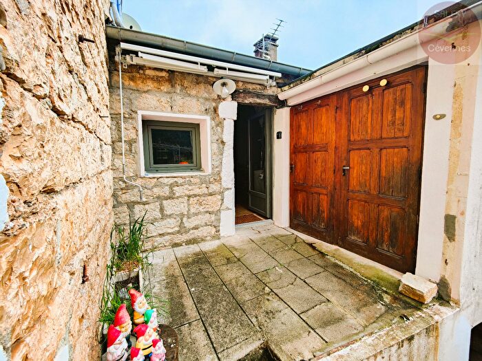 Maison à vendre - Quézac - 4 pièces - 3 chambres