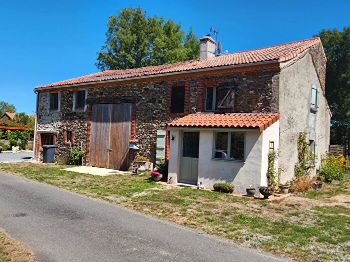 Maison à vendre - Bussière-Poitevine - 6 pièces - 2 chambres