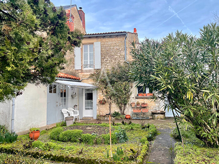 Maison à vendre - Fontenay-le-Comte, Chamiraud, Grissais, Le Gros Noyer - 6 pièces - 3 chambres