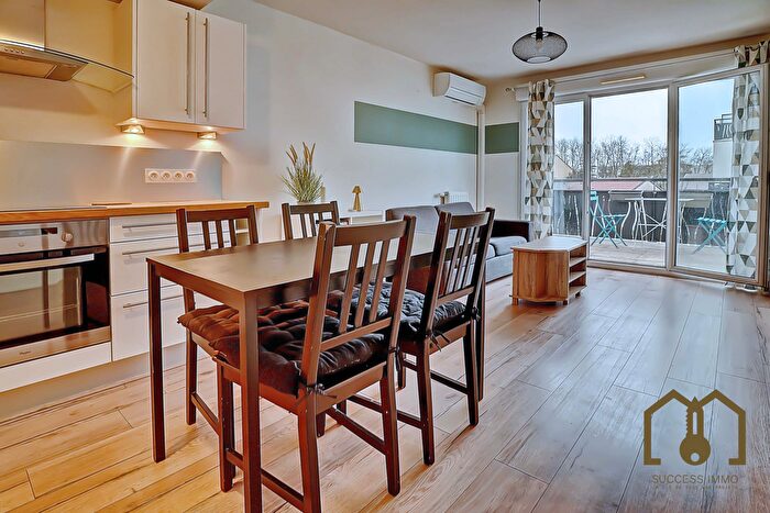 Appartement à louer - Vaulx-en-Velin, Village - 2 pièces - 1 chambre