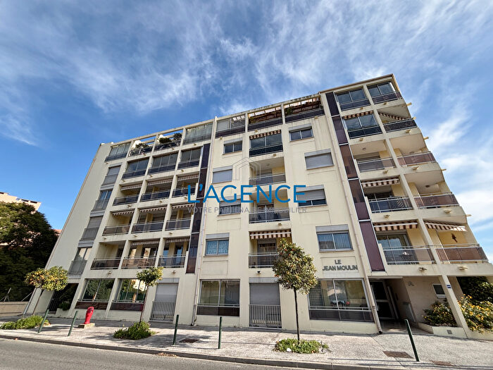 Appartement à vendre - Hyères, Gare, Godillot - 5 pièces - 3 chambres
