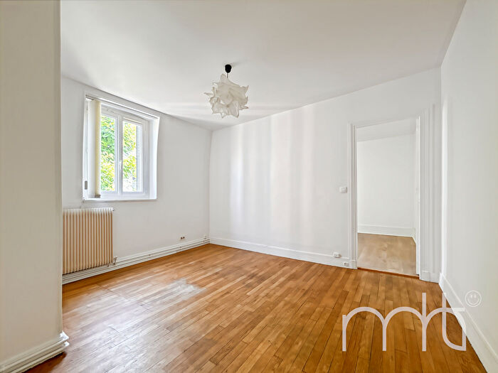 Asnières-sur-Seine, Bécon, Bourguignons : Appartement 2 pièces à vendre