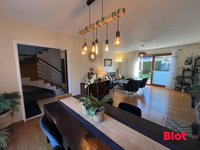 Maison à vendre - Noyal-Châtillon-sur-Seiche - 7 pièces - 5 chambres