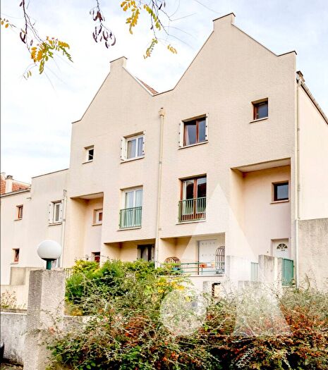 Epinettes Sud, Évry-Courcouronnes : Appartement 5 pièces à louer