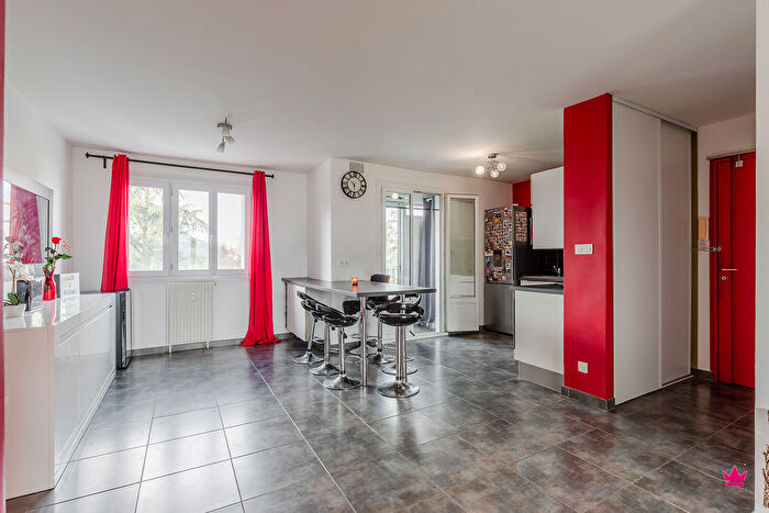 Appartement à vendre - Décines-Charpieu, Berthaudière - 3 pièces - 2 chambres