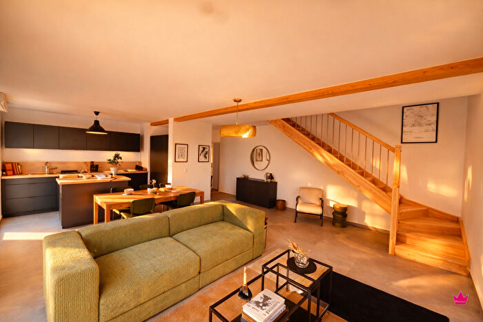 Maison à vendre - Décines-Charpieu, Centre-ville - 5 pièces - 4 chambres