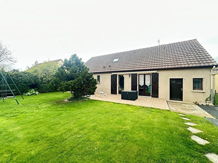 Maison à vendre - Courville-sur-Eure - 5 pièces - 4 chambres