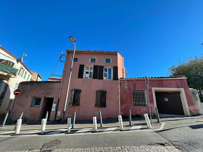 Maison à vendre - La Ciotat, Centre-ville - 6 pièces - 5 chambres