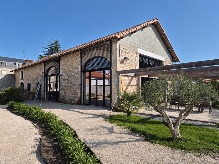 Mansle : Maison 9 pièces à vendre
