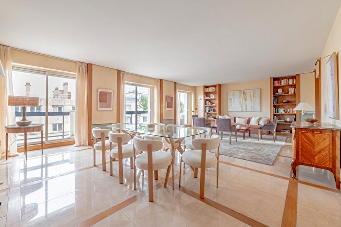 Appartement à louer - Neuilly-sur-Seine, Parc de Neuilly - 6 pièces - 4 chambres