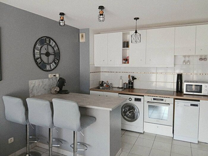 Appartement à louer - Nord, Bassens - 2 pièces - 1 chambre