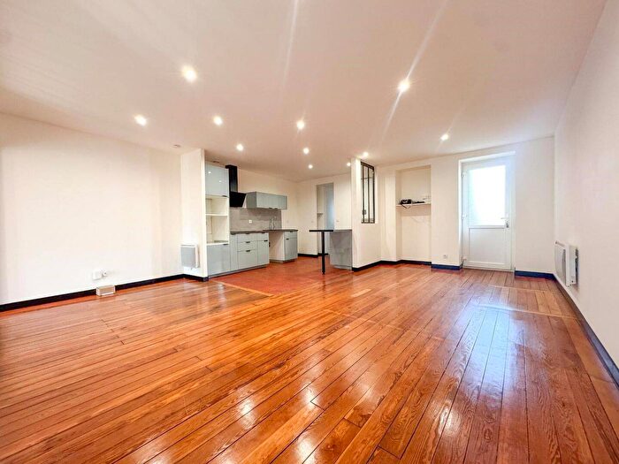 Appartement à louer - La Coupee, Charnay-lès-Mâcon - 3 pièces - 2 chambres