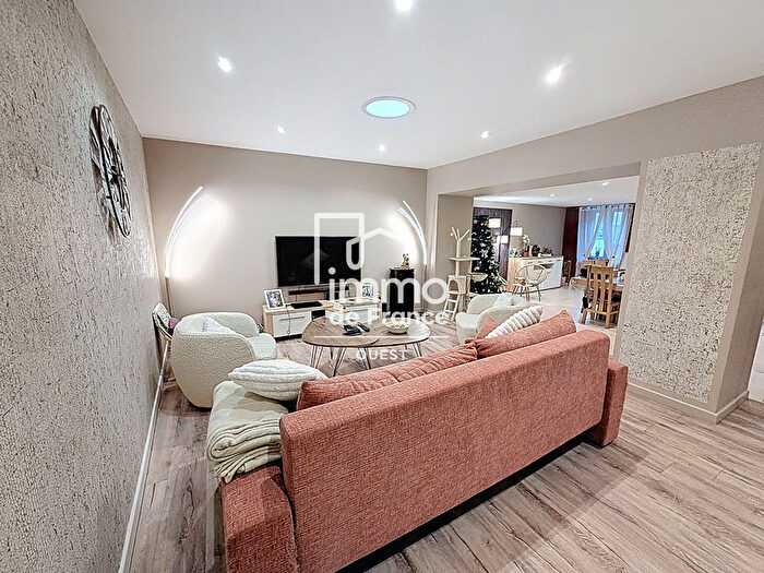 Maison à vendre - Commer - 5 pièces - 3 chambres