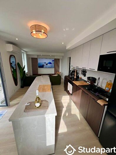 Appartement à louer - Centre Ville, Valserhône - 1 pièce - 4 chambres