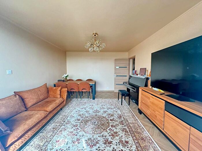 Joinville-le-Pont, Europe : Appartement 2 pièces à vendre