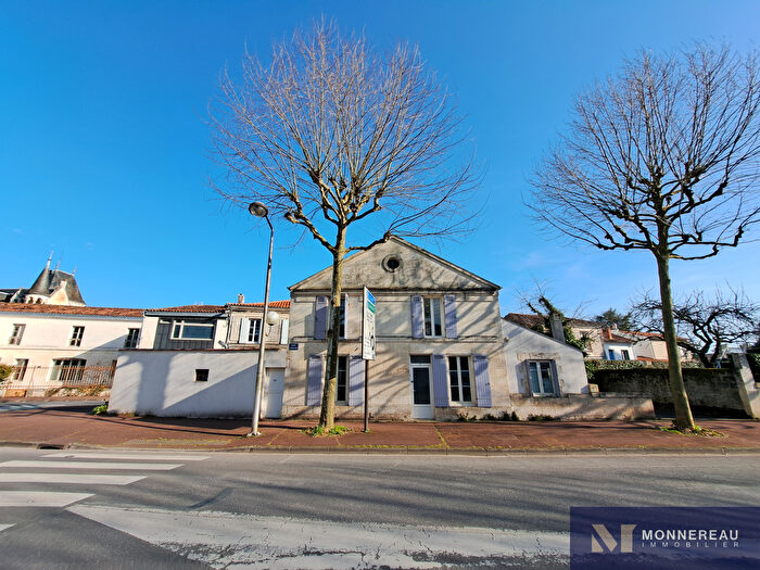 Maison à vendre - Saintes, Centre-ville - 4 pièces - 2 chambres