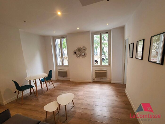 Appartement à louer - Saint Charles, Marseille er arrondissement - 2 pièces - 1 chambre