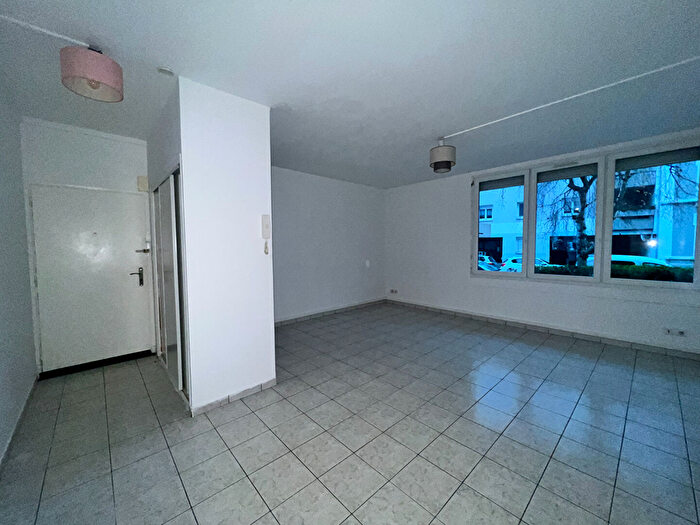 Appartement à louer - Reims, Barbâtre - 3 pièces - 2 chambres