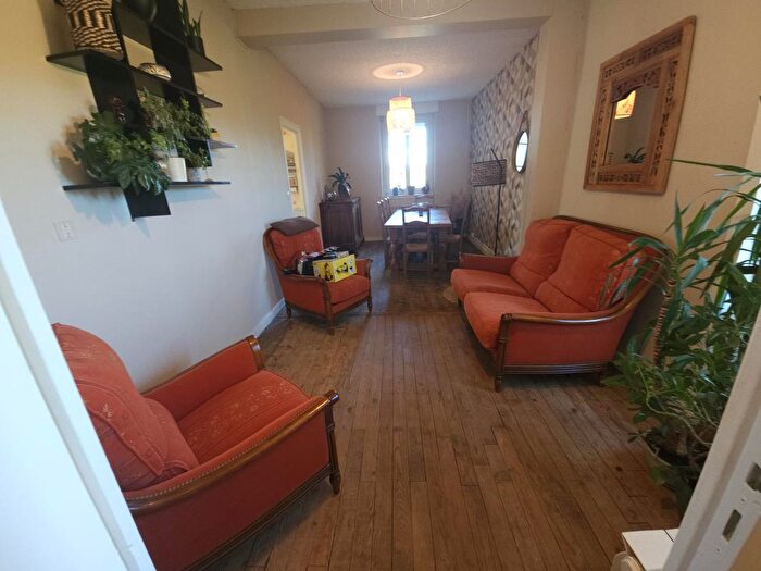 Maison à vendre - Neuvic-Entier - 10 pièces - 7 chambres