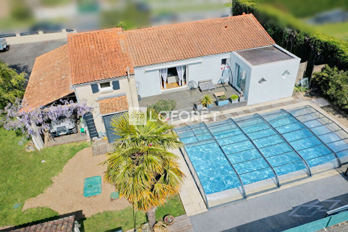 Maison à vendre - Nieul-lès-Saintes - 5 pièces - 4 chambres