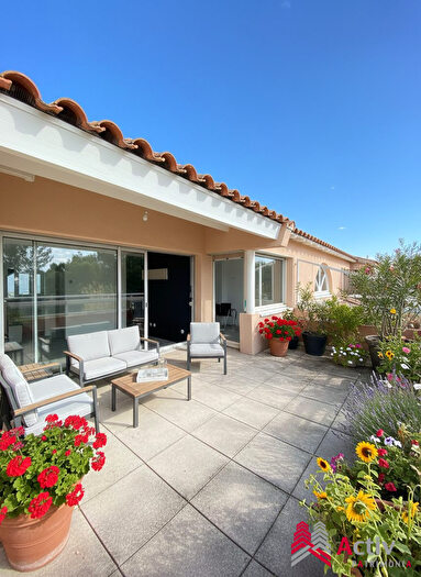 Appartement à vendre - Villeneuve-lès-Avignon, LErmitage - 6 pièces - 4 chambres