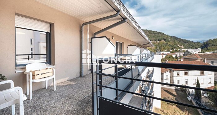 Appartement 2 pièces à vendre - Voiron, Centre-ville, Gare