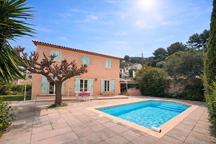 Maison à vendre - Ollioules, Colline Saint-Laze - 4 pièces - 3 chambres