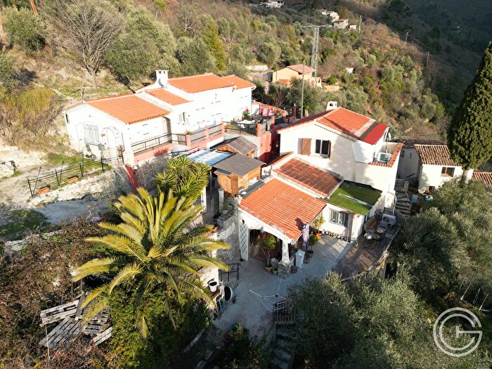 Maison à vendre - Peille - 9 pièces - 5 chambres