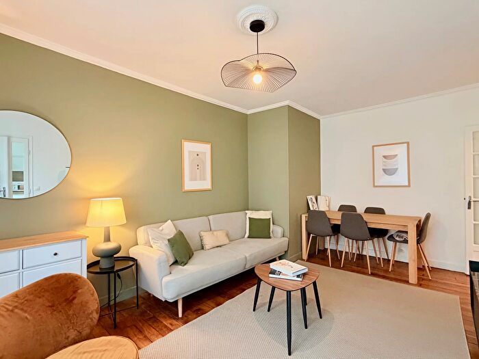 Appartement à louer - Paris e , Jourdain, Pyrénées - 2 pièces - 1 chambre